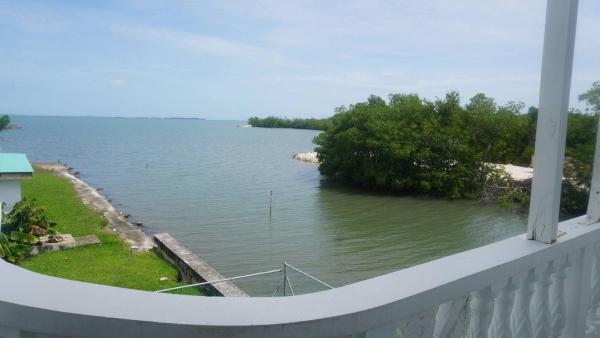 See Belize Waterside Sea View Apt For 6 With Kitchen, Balcony, Infinity Pool & Overwater Deck, 2nd Floor - Belize