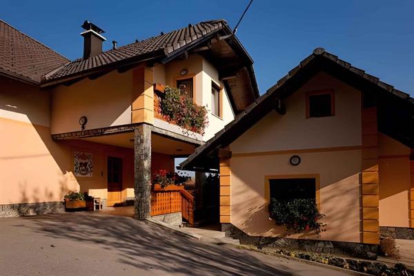 Houses And Apt In Smarjeske Toplice Kranjska Krain 26042 - Šmarješke Toplice