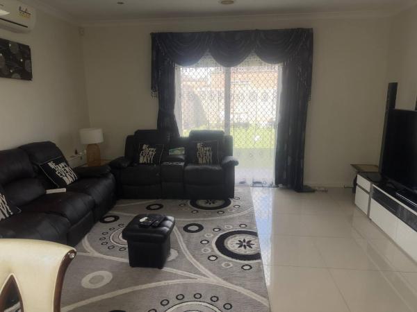 Luxury Melton House Room 2 - Victoria