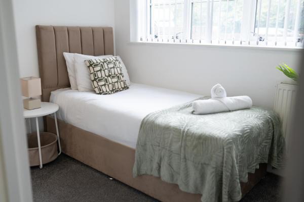 Syster Properties Spacious Glen Meadows Sangha Close - Leicester