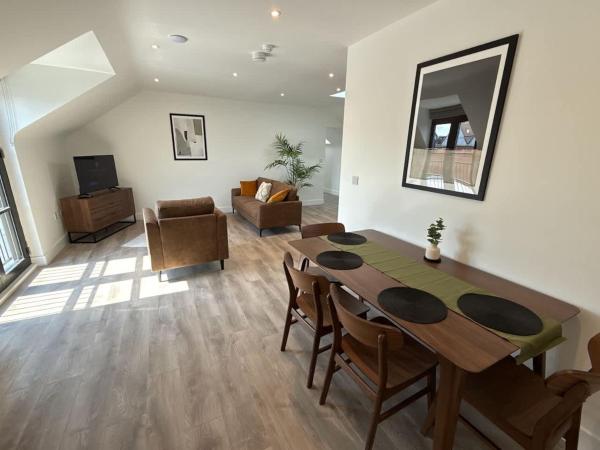 Penthouse 2 Bed 1 Bathroom Property In Centre - ジドコット