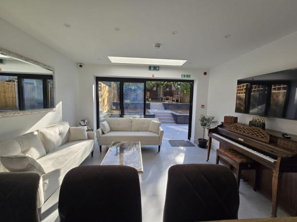 Albion's House - Bedfordshire