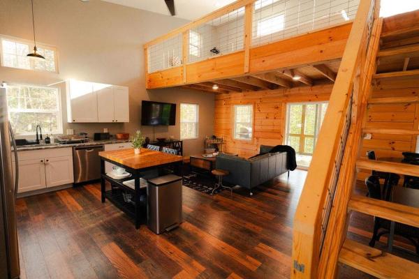 The Treetop A Hocking Hills Villa Treat - Lancaster, OH