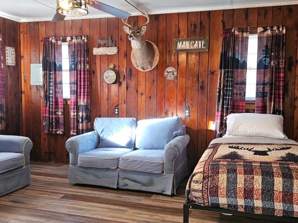 The Huntsmen - Hickory Hills Lake, OH, United States