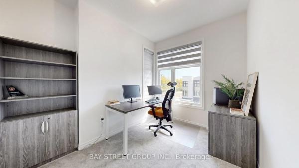 Modern In Richmond Hill - Aurora