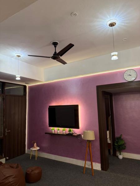 Kashiva • Calm In City Center - Varanasi