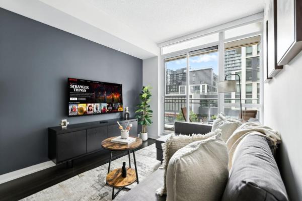 Gorgeous 2br In Downtown Toronto W City Views - Toronto, ON