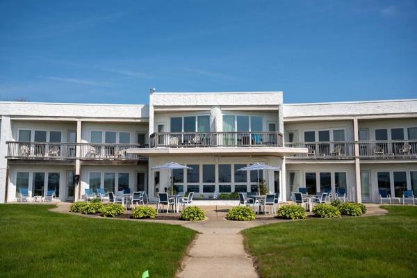 Surf & Sand Beach Motel - Cape Cod, MA