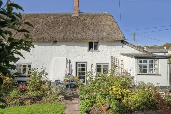 Thatched Cottage & Tranquil Gardens Gated Parking - Tiverton
