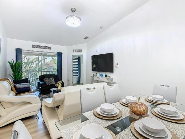 The Galactic Getaway, Cozy 3bed, 2bath, Centrally Located, Near All Theme Parks - United States