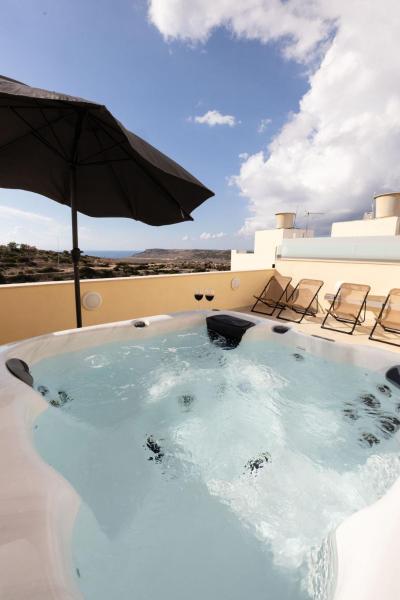Elegant 3-bed House W Jacuzzi, Sea Views & Lift - Malta