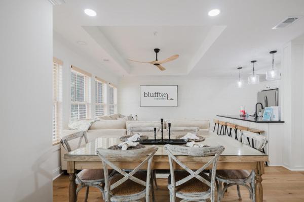 Lowcountry Landing! 3-story Townhouse In Old Town's Promenade - Crystal Lake, Bluffton