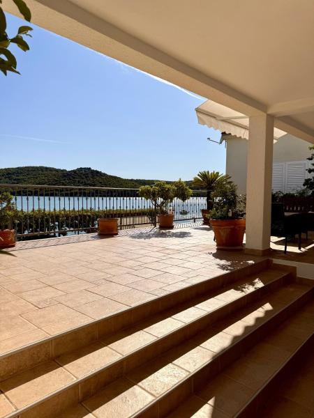 Apartments By The Sea Tisno, Murter - 14346 - Pirovac