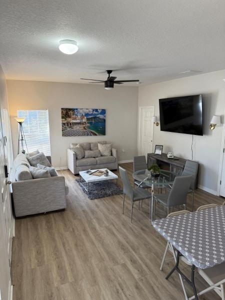 Amplia Casa En El Corazon De Tampa, Para Grupos Grandes - Tampa