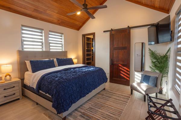 Paradise Palms And The Poolclub At Mahogany Bay - Belize