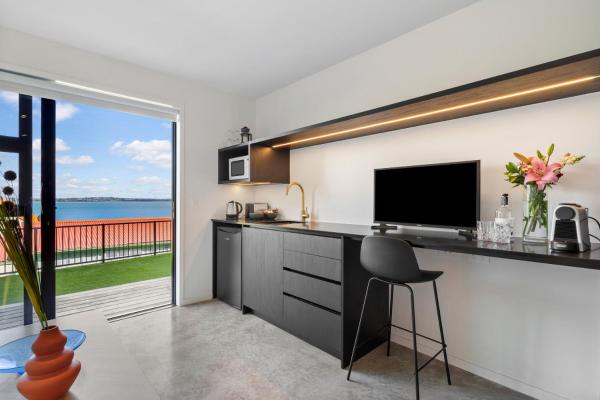 Elegant Coastal Studio, Beach Access & Ocean Views - Riverhead