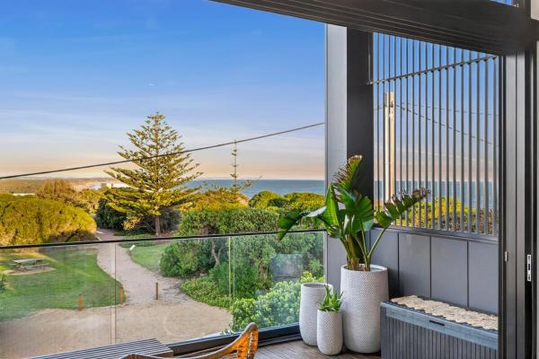 Luxury Beachfront - Spa, Fire Pit & Ocean Views - Leopold