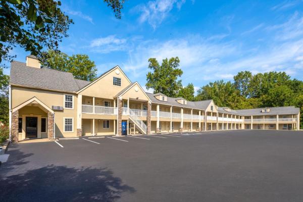 Days Inn By Wyndham Canton - Canton, GA