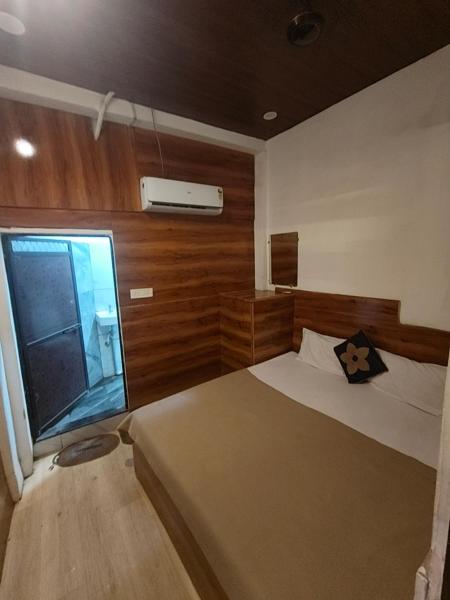 Hotel Om Shree Palace - Ujjain