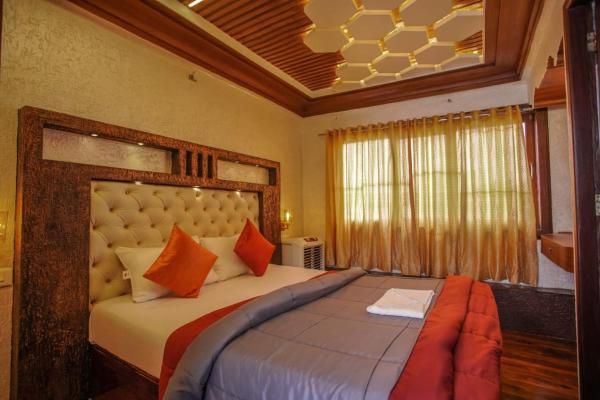 Sukhalaya Houseboat & Lake Villa - Alappuzha