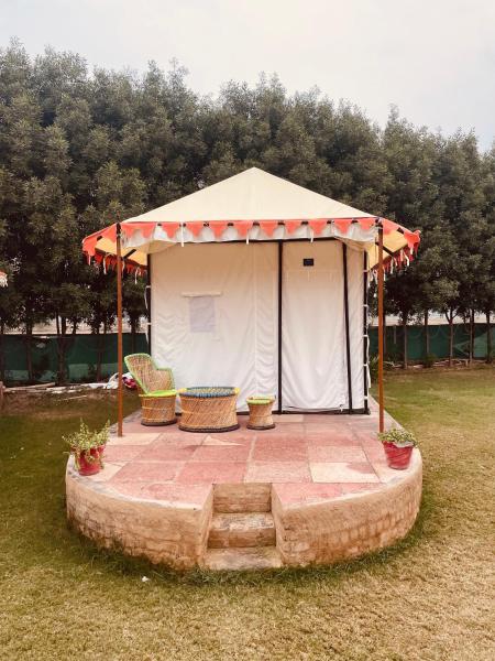 Kala Kutir Tent Stay Near Taj Mahal King Sized Bed - 拉賈斯坦邦