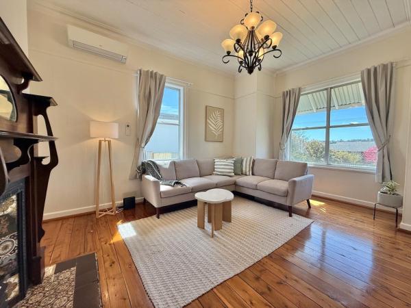 Currawong Corner Cottage - Young