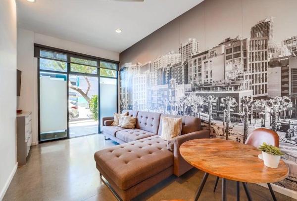 Kettner Row 1 - Coronado Island