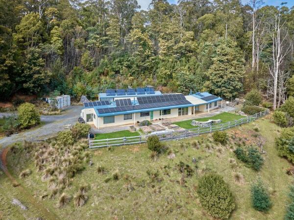 One Mile Bridge - Off Grid Stays - Mole Creek
