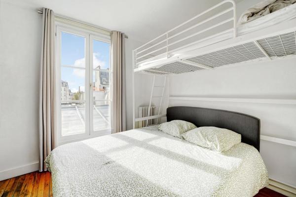 Tour Eiffel - Rue Cler - Gare Montparnasse - Paris