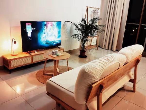026 Palazio Apartment Muji House Mount Austin Wifi Netflix - Johor