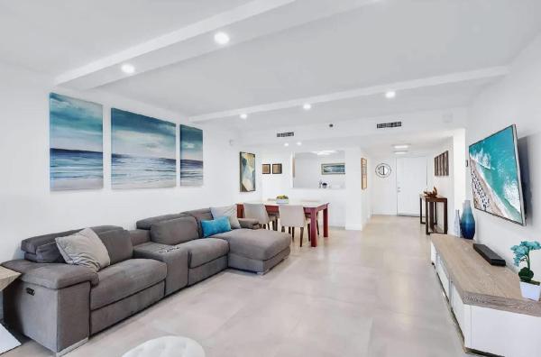 Elegant Two-bedroom Oceanfront Penthouse With Private Balcony - Boca Raton, FL