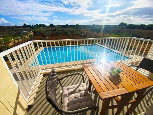 Cliff's Edge Luxury Apartment With Pool & Views - Malta