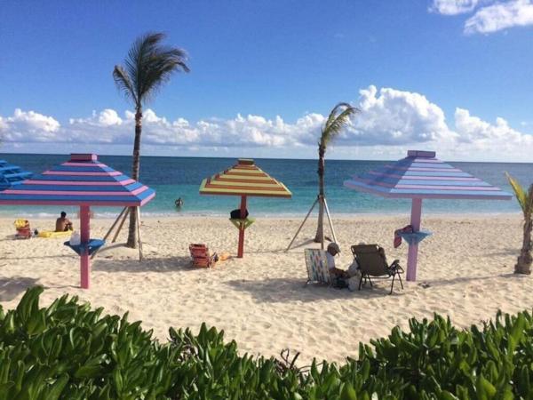 Elegant Condo In Coral Beach On The Beach - The Bahamas