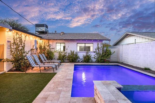 Moody Modern Desert Retreat – Backyard Bliss Awaits - Scottsdale, AZ
