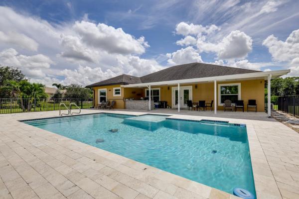 Outdoor Kitchen & Patio: Loxahatchee Oasis! - Royal Palm Beach, FL