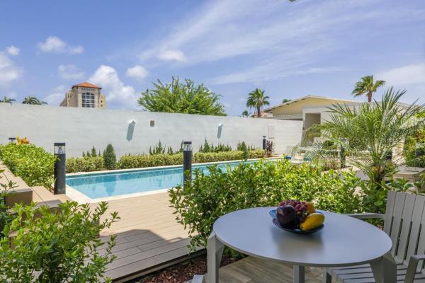 Stylish New 1br W/pool & Gym ~ Walk To Palm Beach! - Aruba