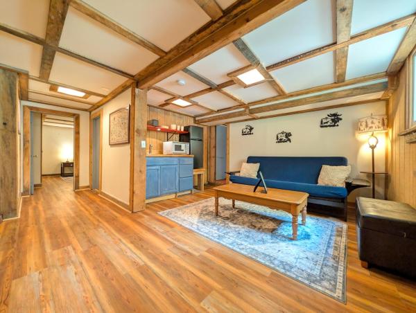The Elk's Apple Grove, Lower Suite, Real Log Cabin - Maggie Valley, NC