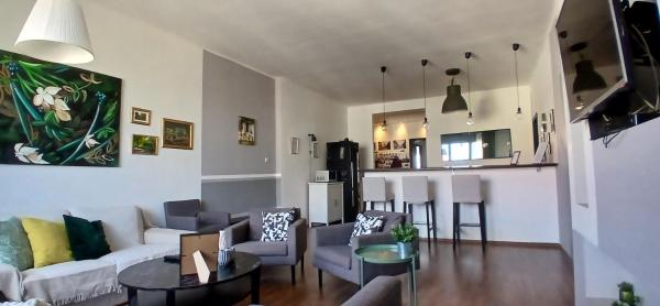 27 Shades Of Green (4 Bedroom 3 Bath Sunny Central) - Budapest
