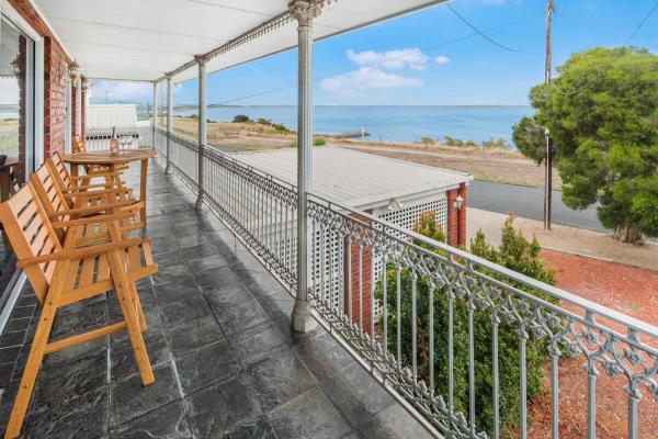 Edgewater Beachfront With Spa And Woodfire Oven - Geelong