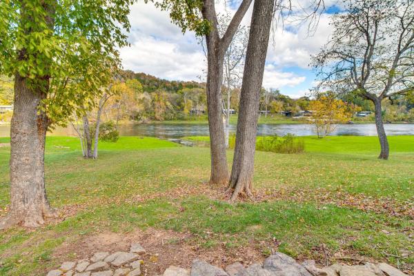 Troutfest: Anglers’ Retreat On White River W/ Deck - Bull Shoals, AR