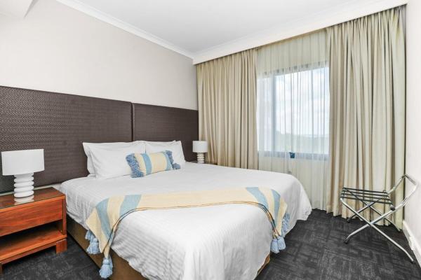 Resort-style 3-bedroom Getaway With King Beds & Private Pool - Darwin