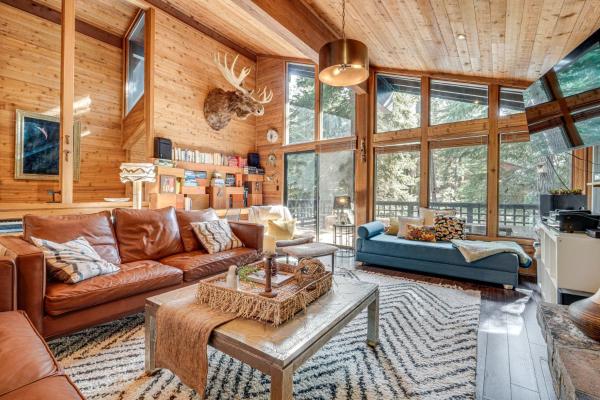 Free Ski Shuttle! Spacious Northstar Resort Cabin - Donner Lake, CA