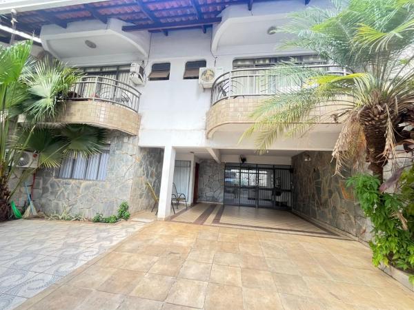 Casa Quintal Bueno! 5 Quartos Com Ar Split E Internet Ultra! Perto Do Melhor De Goiânia! Marista Parques Areião E Vaca Brava Hospital Premium Mater Dei Blue Fit Perdomo Goiânia Shopping! - Goiânia