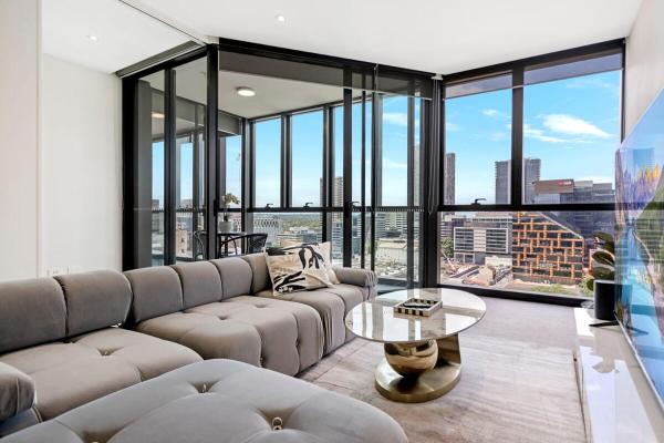 Stylish 2br Next To Parramatta Station With Pool - Castle Hill