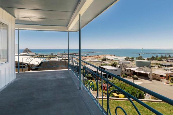Ngamotu Vista - 5br Home With Harbour Views - New Plymouth