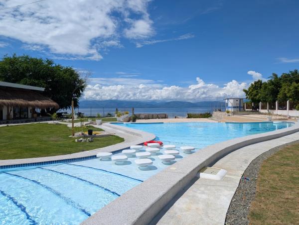 Banana Beach Club - Moalboal