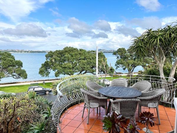 Bespoke Stays - Festive Villa Retreat - Auckland