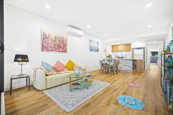 Modern 2bed 2bath 1 Multipurpose Room Apartment 350m To Kogarah Station 15min Train To Airport - Sydney