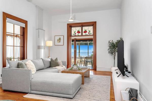 Seavista On The Esplanade Sunlit Beachfront Escape - Adelaide