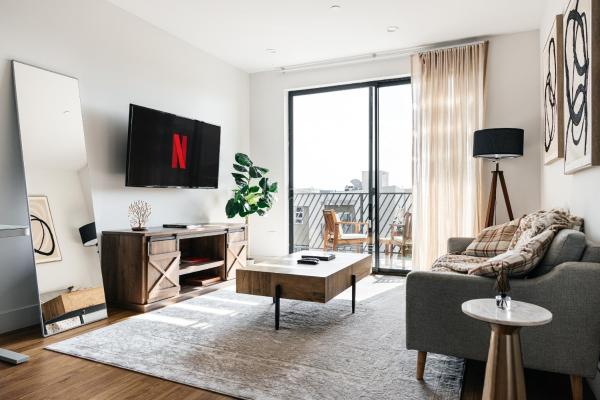 High End Hotel Style 2b Apartment With Two Balconies - Los Angeles, CA